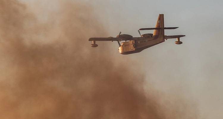 Φωτιές: Έπεσε Canadair που επιχειρούσε στην Κάρυστο